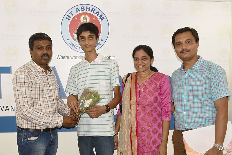 Our Gallery - IIT ASHRAM - VADODARA For IIT-JEE, NTSE, NSEJS, KVPY ...